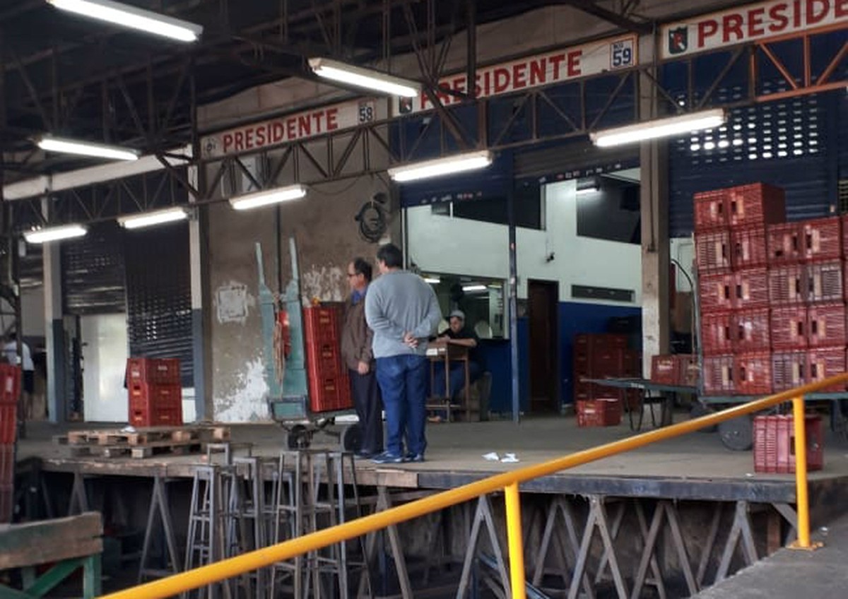 Compradores e vendedores somem das centrais de abastecimento do Paraná ...