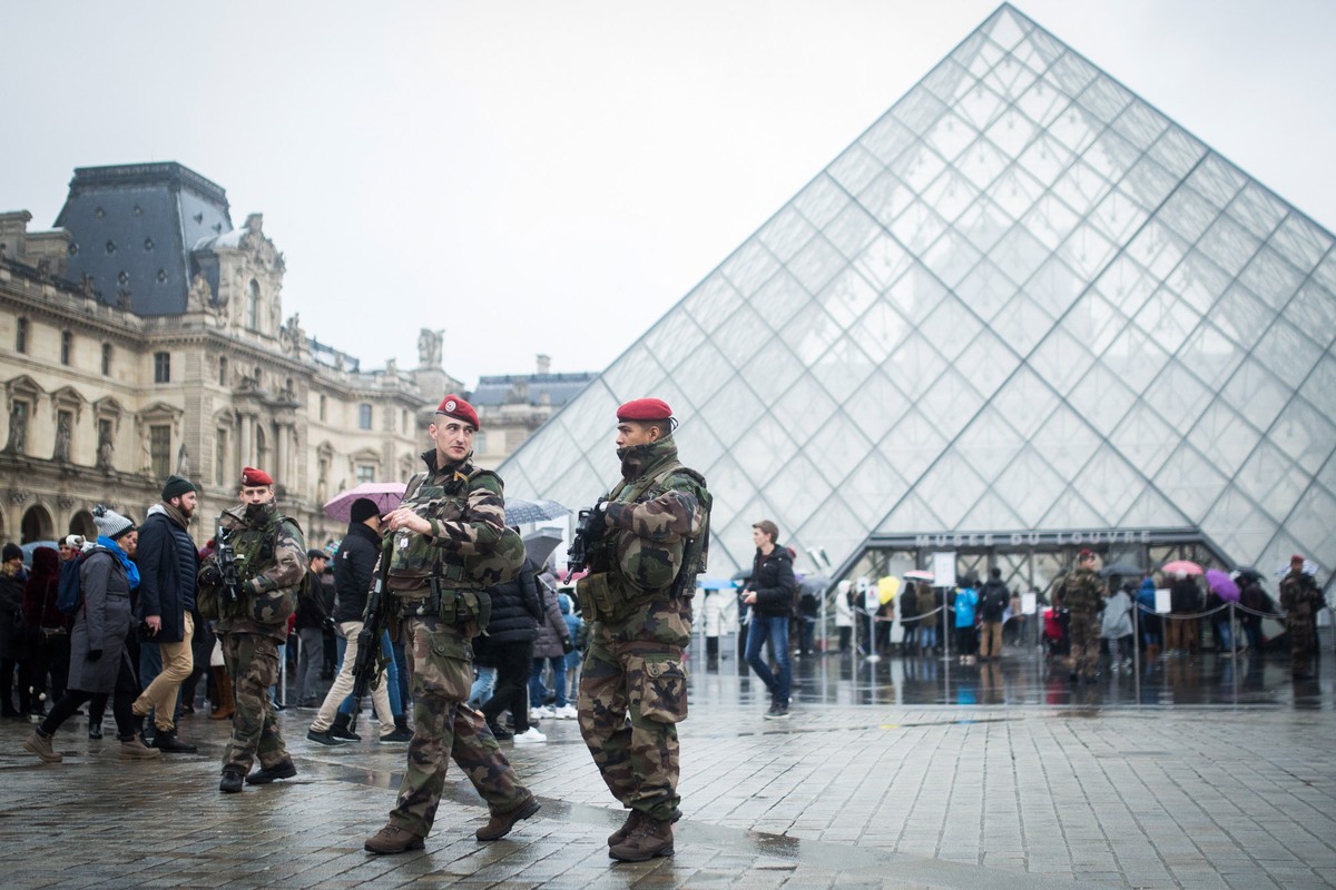 Louvre reabre após ataque a patrulha militar | Mundo | G1