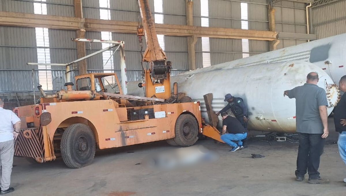 Trabalhador morre após ser prensado entre tanque e guindaste em empresa ...