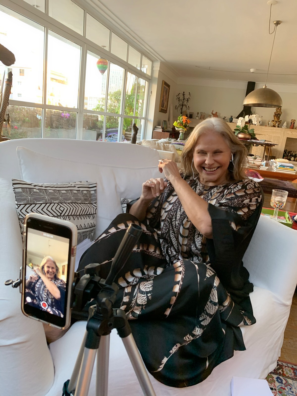 Fafá de Belém faz live cantando temas de novela e comemora 45 anos de ...