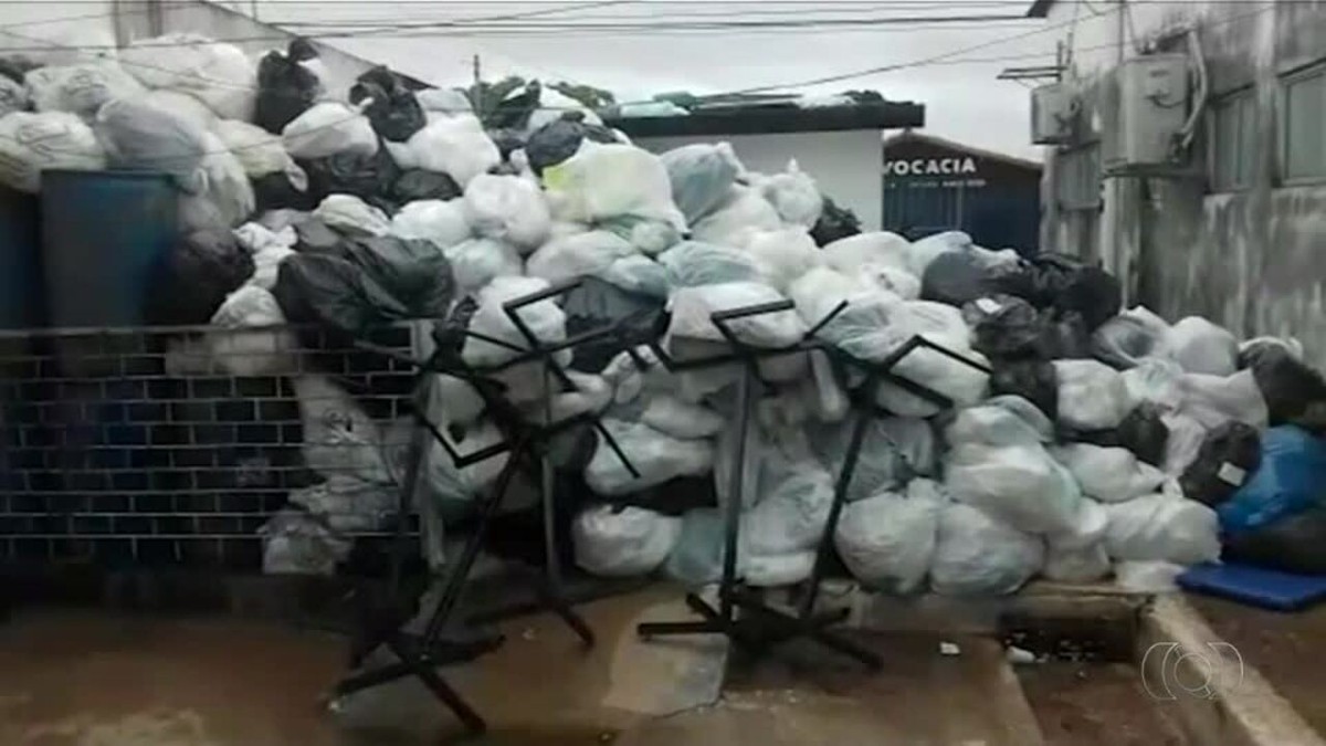 Sem Grade De Proteção Paciente Cai Da Maca Enquanto é Transportado