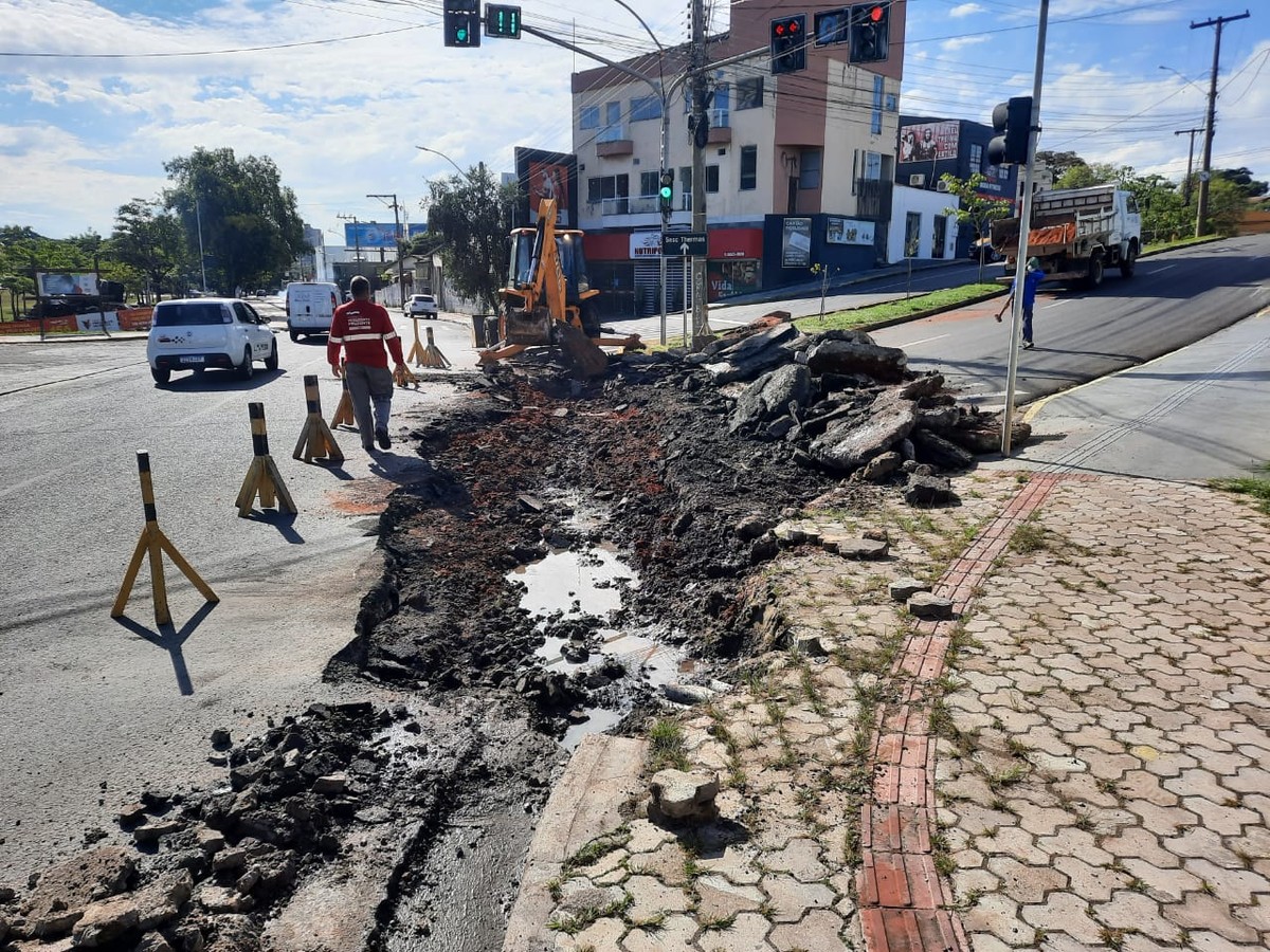 Obras de reconstrução de valeta interditam trecho de travessia no ...
