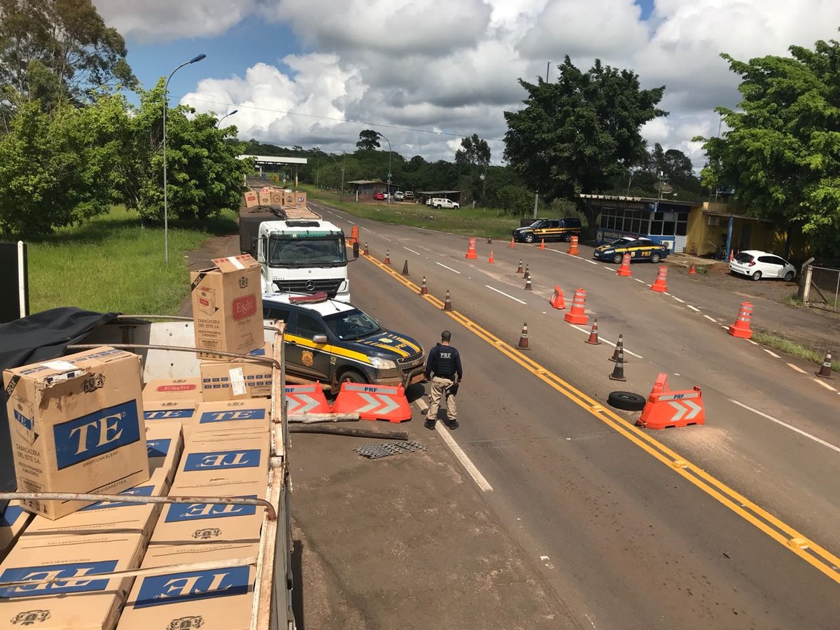 Prf Apreende Duas Carretas Com Aproximadamente 800 Mil Maços De