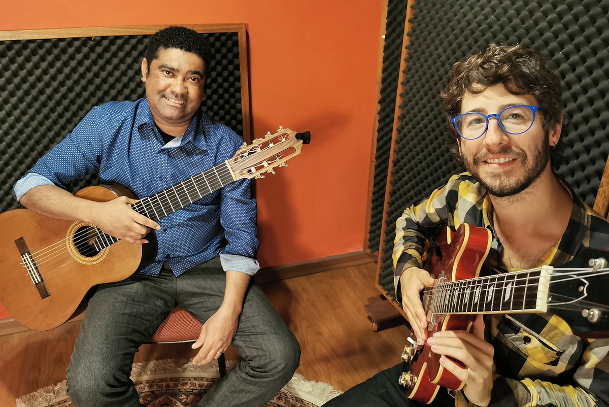 Duo serve 'Doce de coco' em álbum, 'Chorando em frente', que sairá em ...