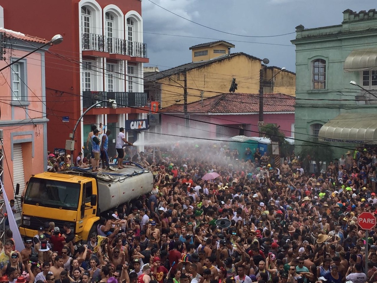 Carnaval: Bloco 'Os Moiados' é destaque na folia de Nazaré Paulista, SP ...