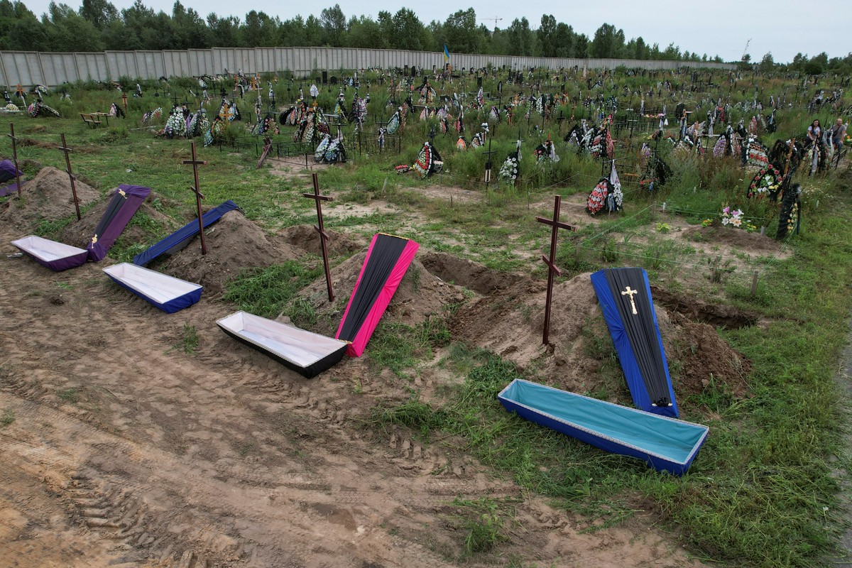 Cidade De Bucha Na Ucrânia Enterra Corpos De Vítimas De Massacre Não
