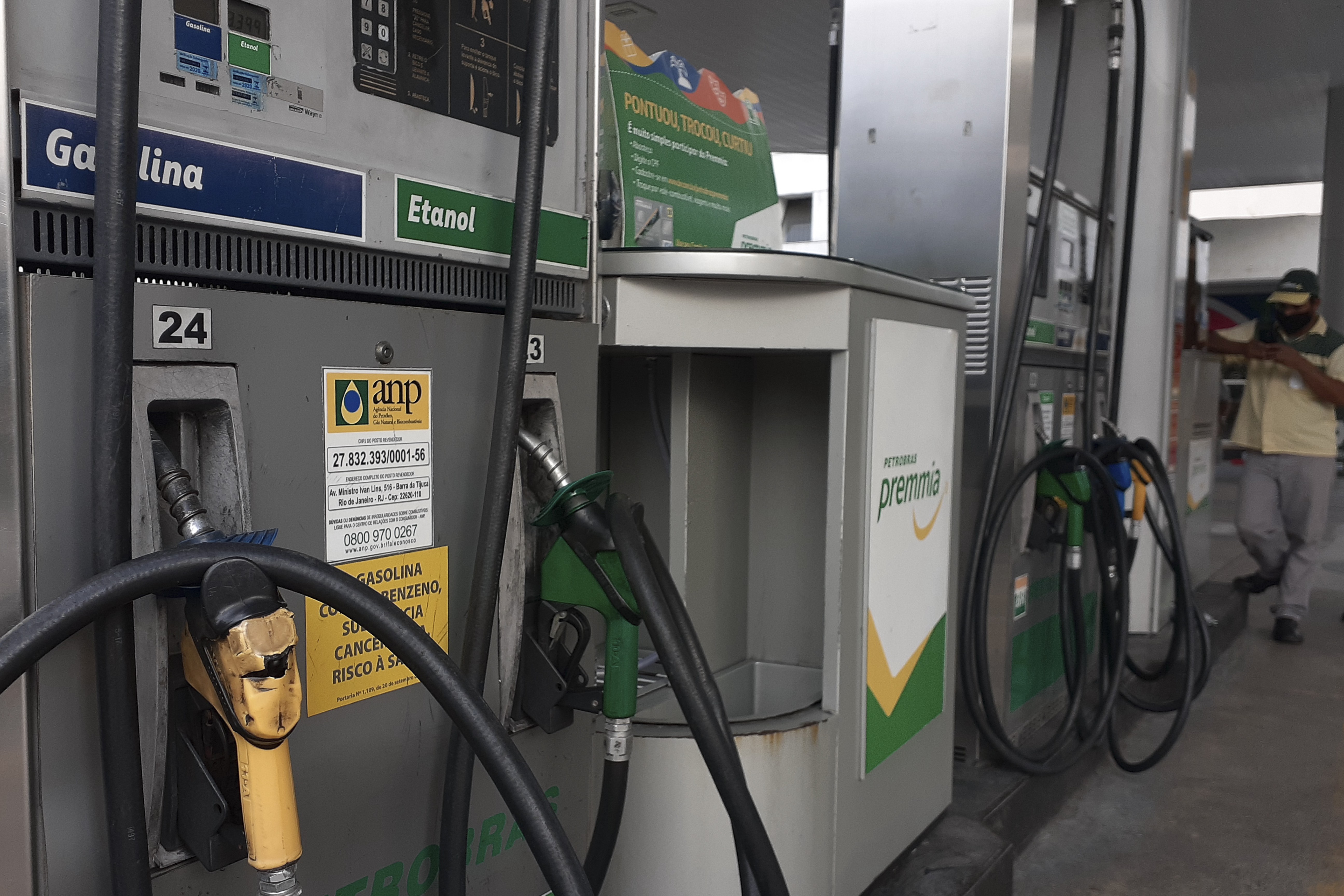 Preços do litro da gasolina e do etanol sobem em São José, mas caem em ...