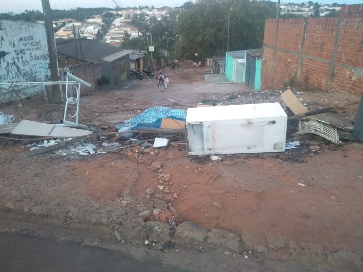 Polícia faz ação contra tráfico de drogas após criminosos colocarem ...