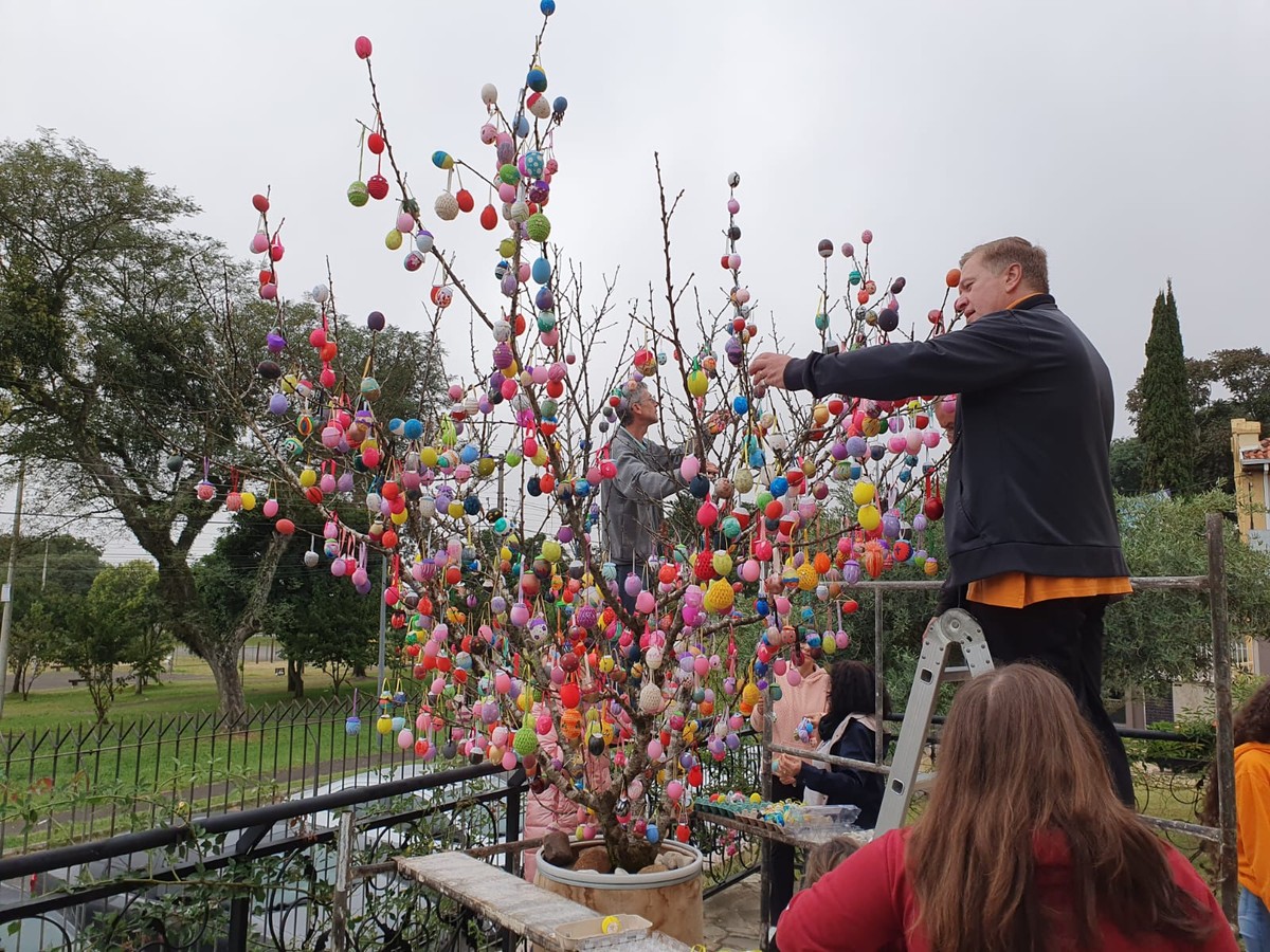 Osterbaum de 3 m de altura é inaugurada em Curitiba: entenda o ...