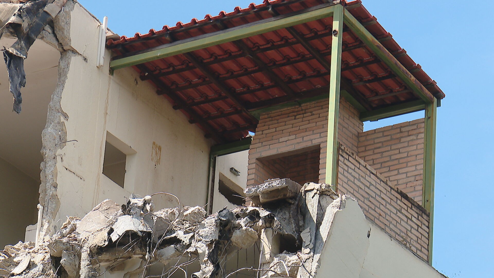 Pela 1ª vez, prédio residencial é demolido na Asa Sul, em Brasília ...