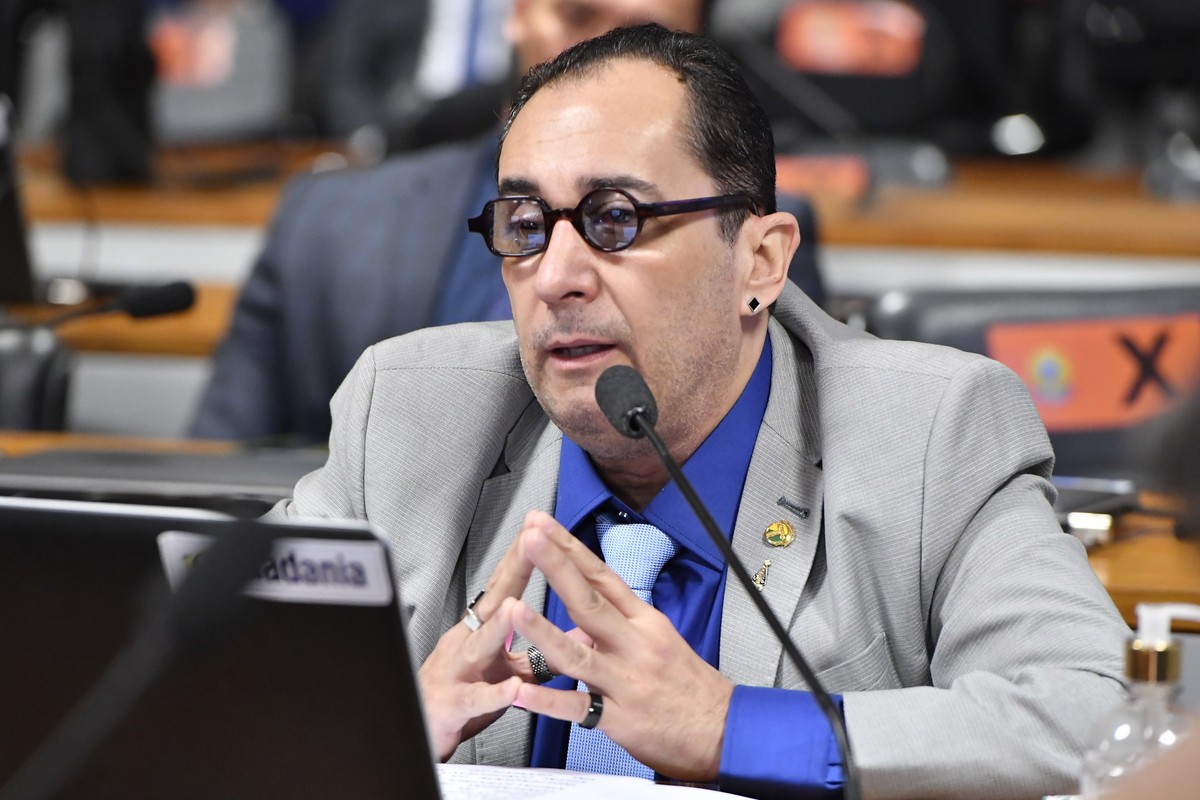 Após polêmica com Bolsonaro, Kajuru deixa Cidadania e anuncia filiação ...