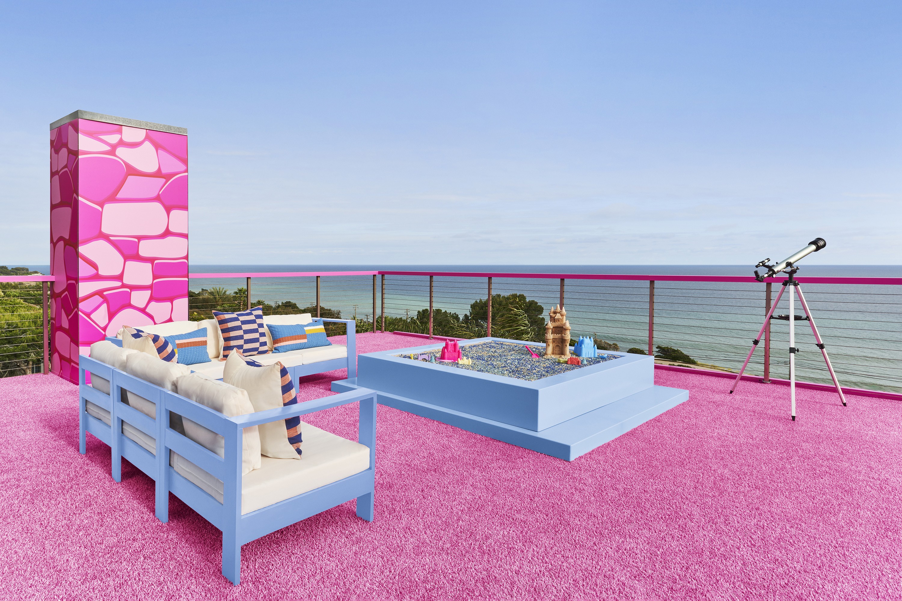 Mansão inspirada na Casa dos Sonhos da Barbie estará disponível para ...