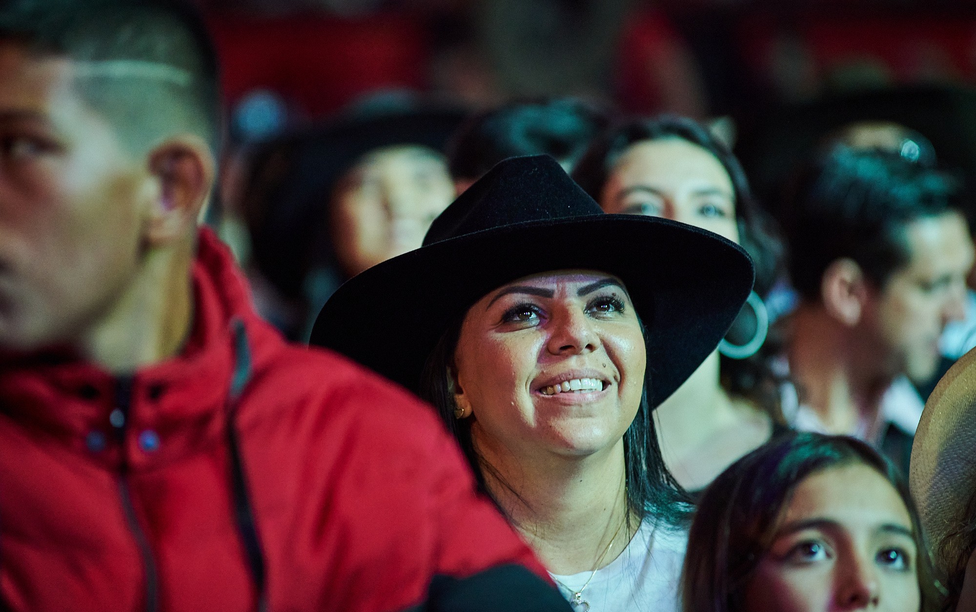 Lauana Prado chora ao realizar 'sonho de criança' de cantar no palco da ...