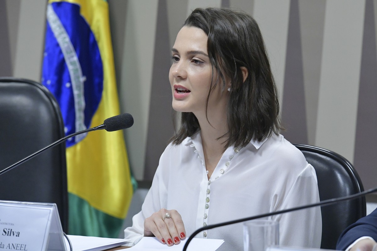 Elisa Bastos toma posse como diretora da Aneel
