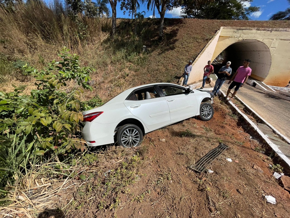 Batida entre dois carros em saída de túnel deixa um homem ferido | Tocantins | G1