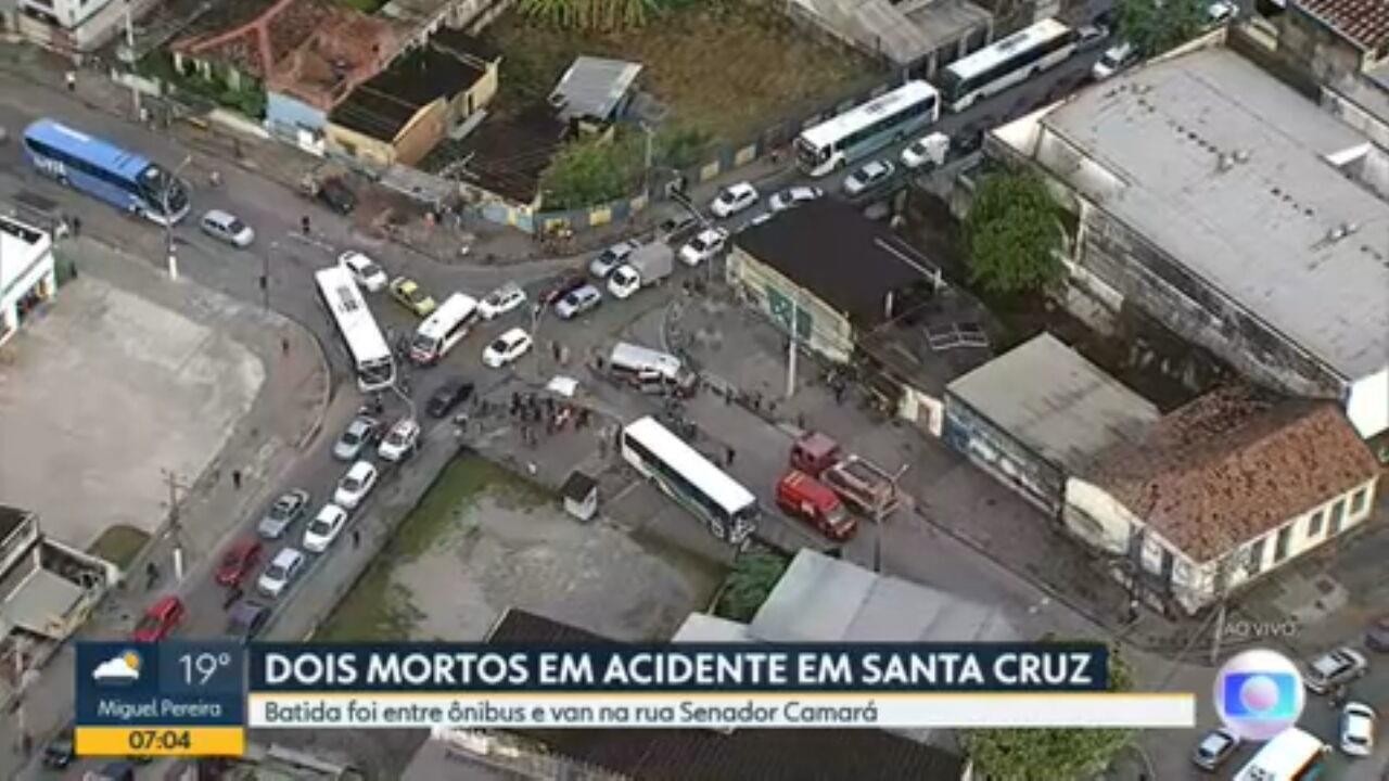 Acidente entre ônibus e van deixa dois mortos em Santa Cruz, Zona Oeste do Rio | Rio de Janeiro | G1