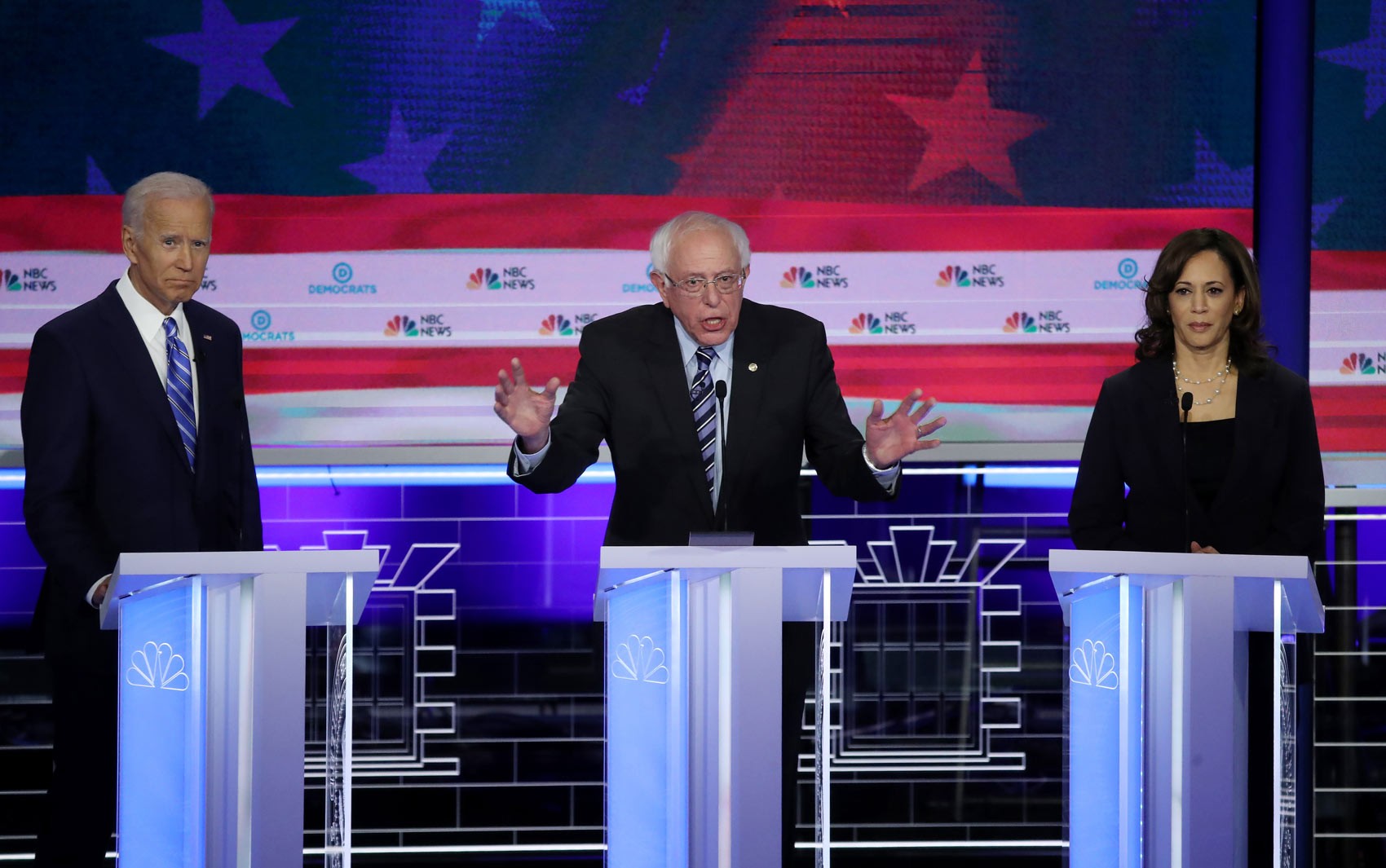 Senadora Kamala Harris se destaca em debate democrata diante de um ...
