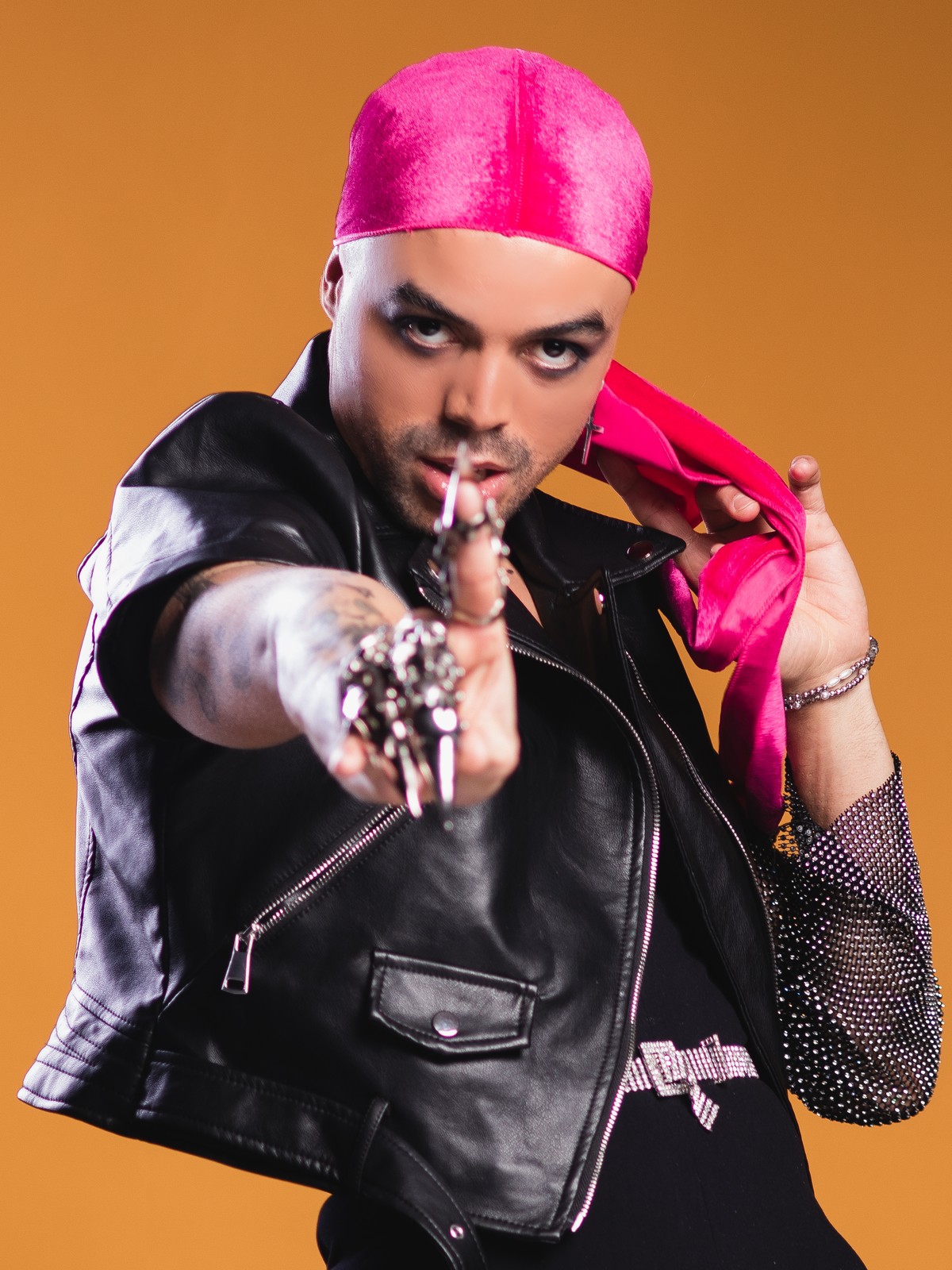 Oxa, cantora paulista projetada no 'The Voice' da Alemanha, lança ...