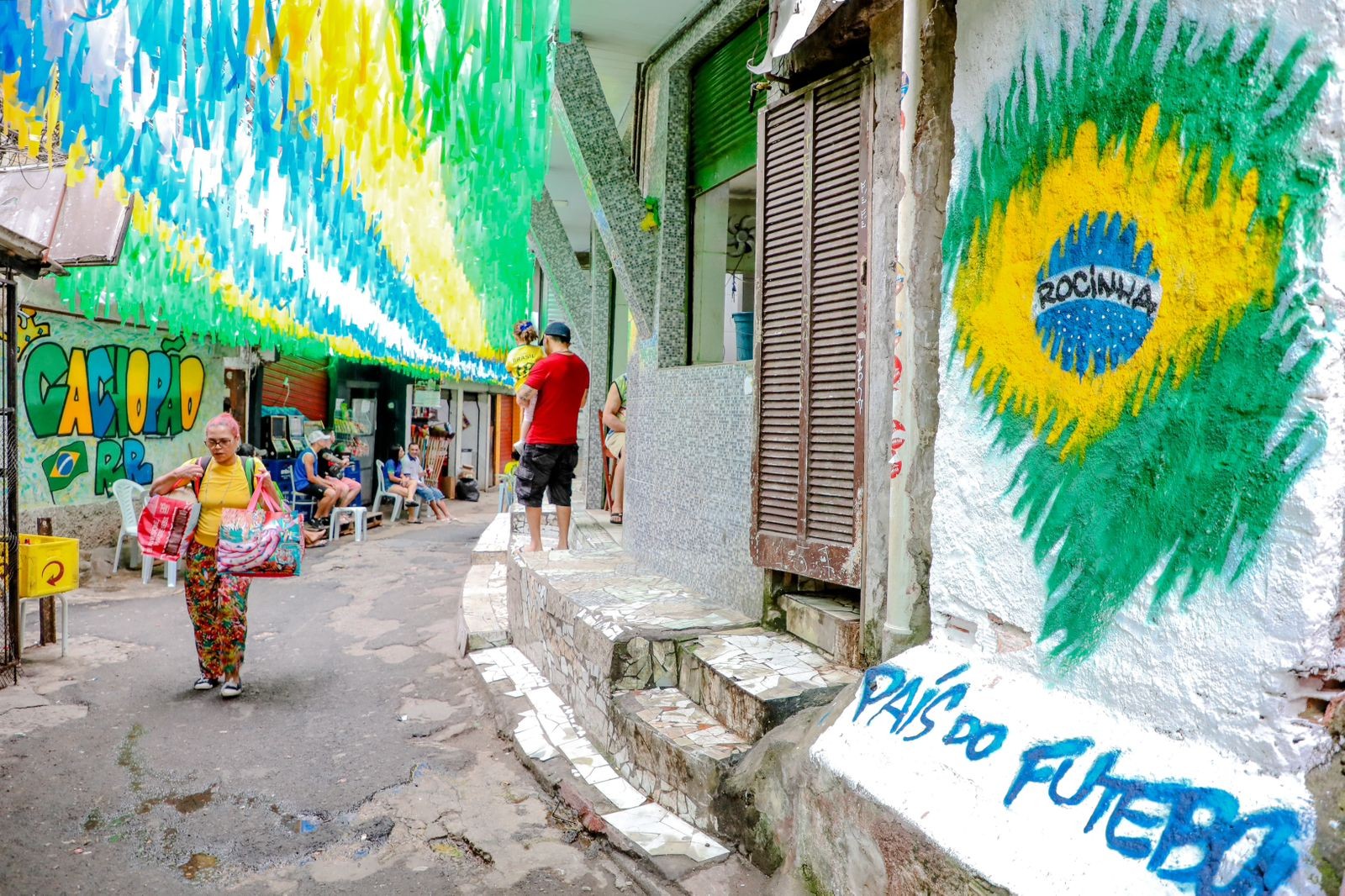 Fotógrafo registra cotidiano das favelas durante a Copa do Mundo: ‘Do ...