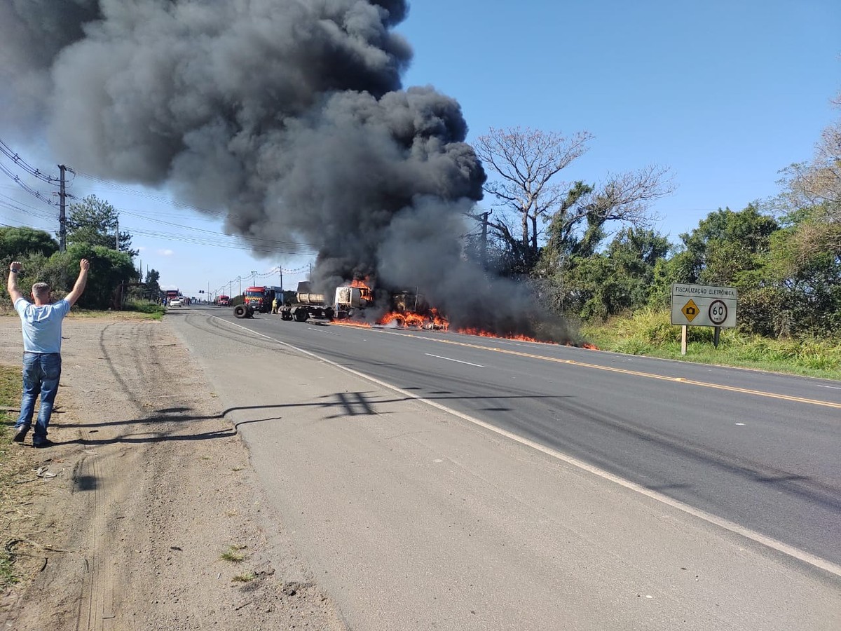Acidente entre caminhões bloqueia parte da BR-373 em Ponta Grossa; dois ...
