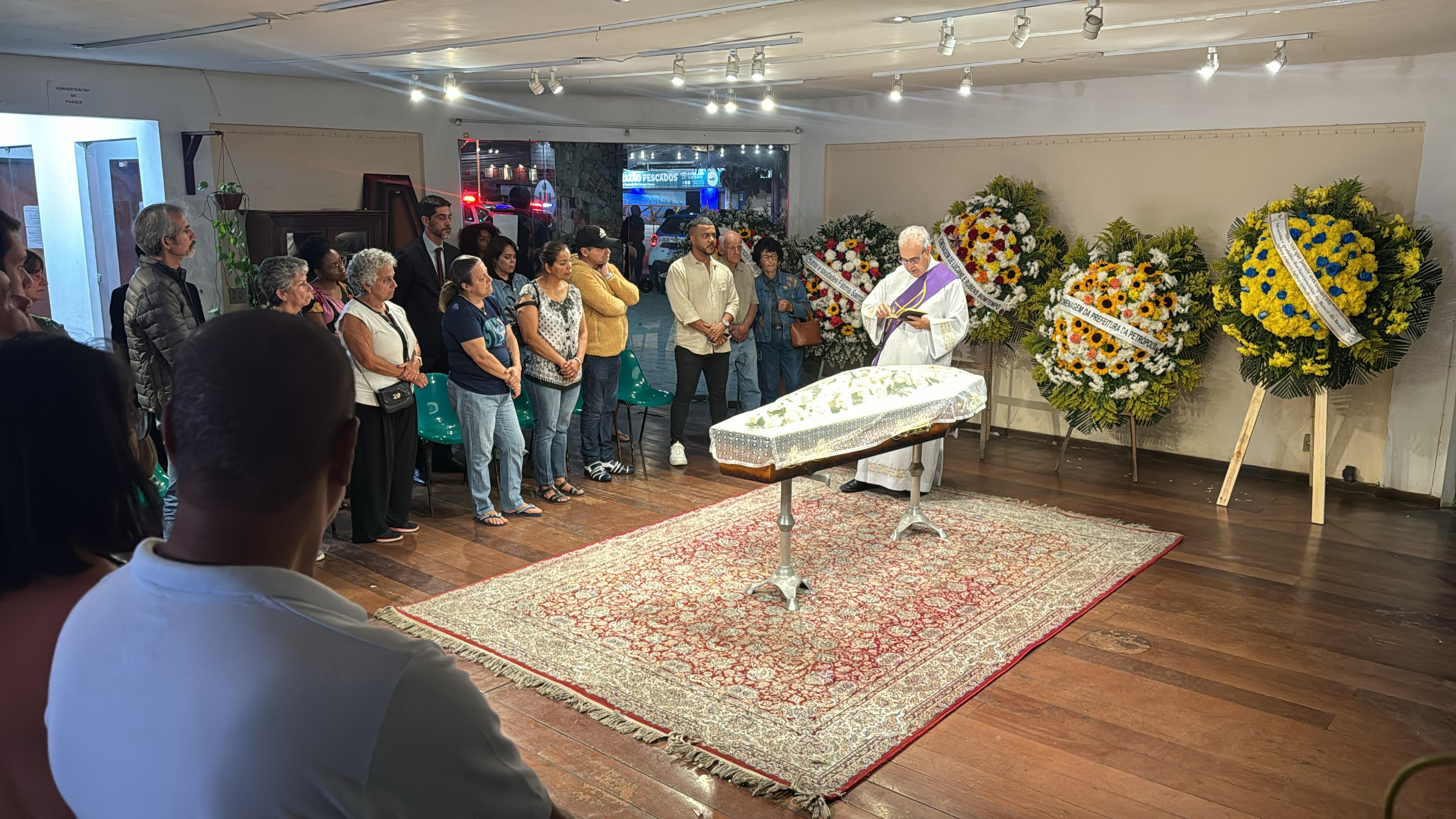 Corpo de Cid Moreira é velado em Petrópolis, no RJ | Rio de Janeiro | G1