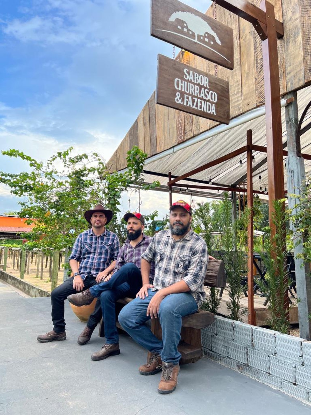 Festival country alia música e churrasco em fazenda na cidade de São ...