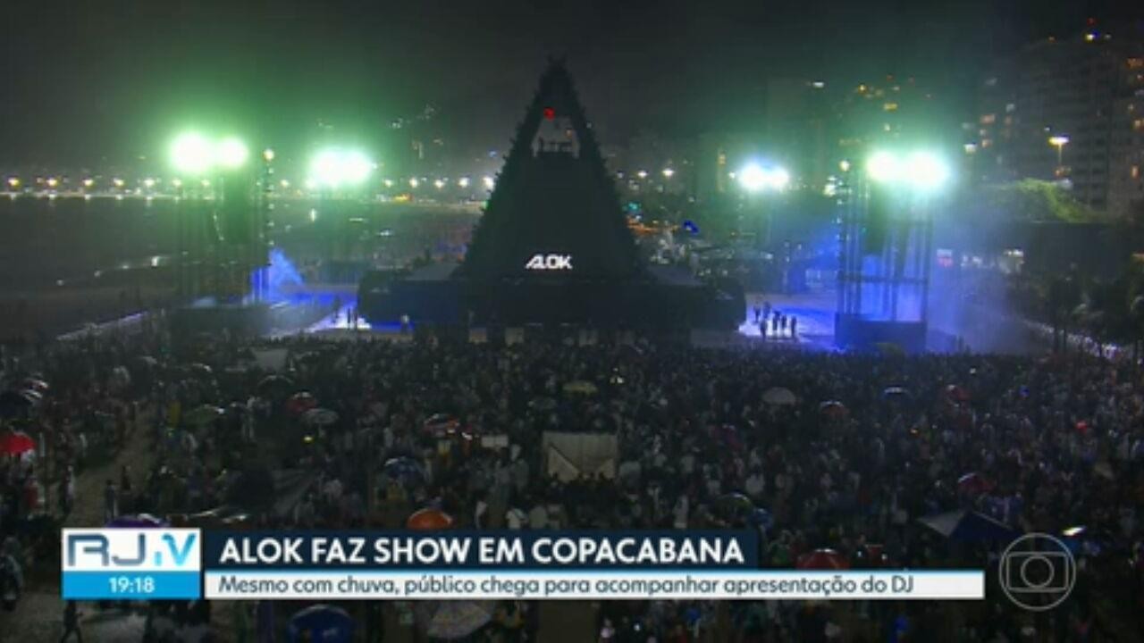 Público espera a chuva diminuir e chega em cima da hora para show do DJ ...