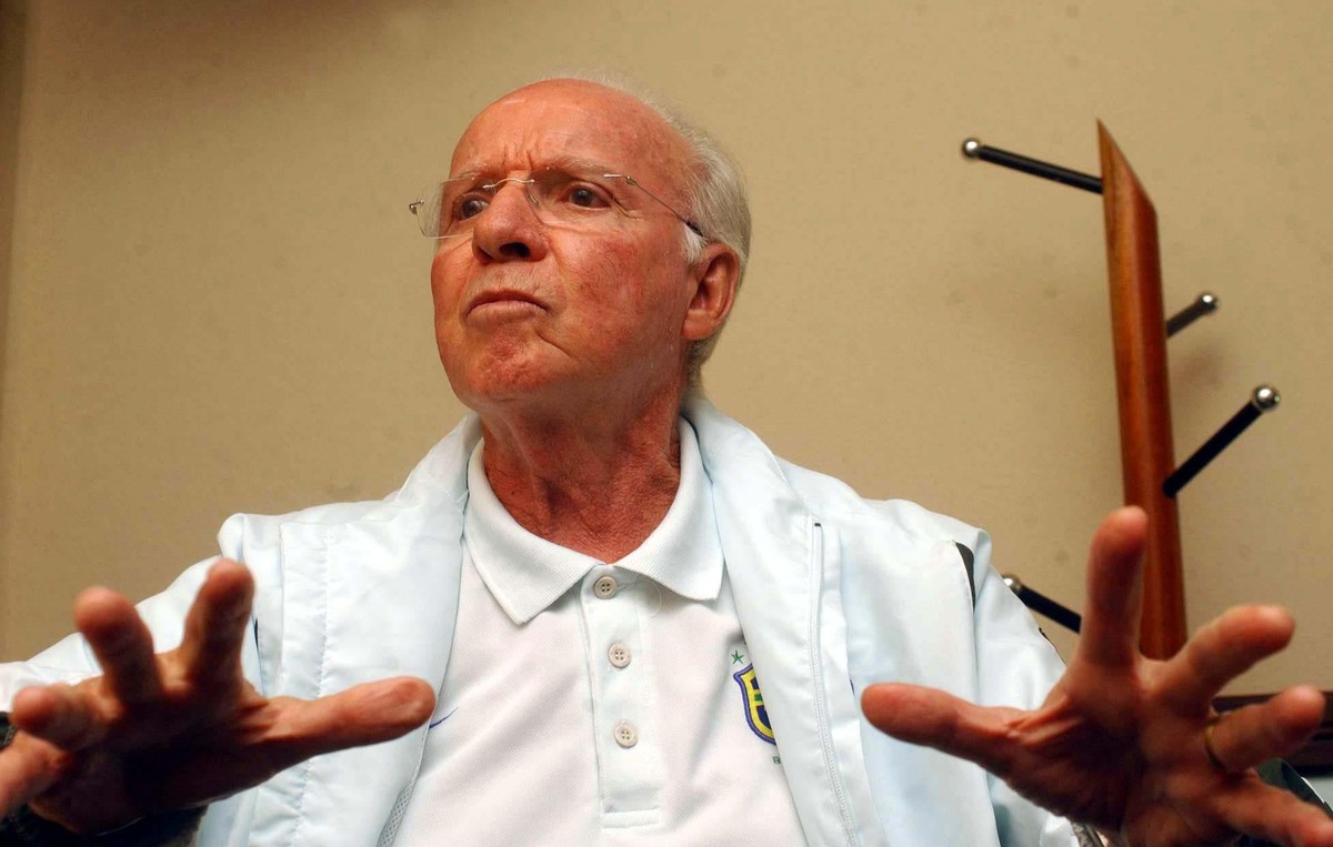Único tetracampeão mundial de futebol e ex-técnico da seleção: relembre ...