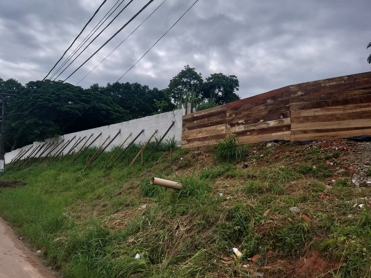 Parte Do Muro De Cemitério De Rio Branco Cai E Prefeitura Instala