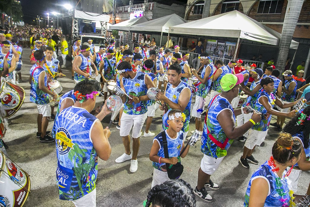 Maior do Centro-Oeste: Carnaval de Corumbá 'arrasta' multidão de ...