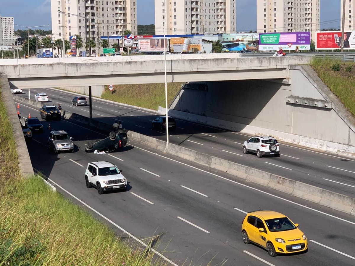 Motorista perde controle do carro e capota na BR-101 em Natal | Rio Grande do Norte | G1