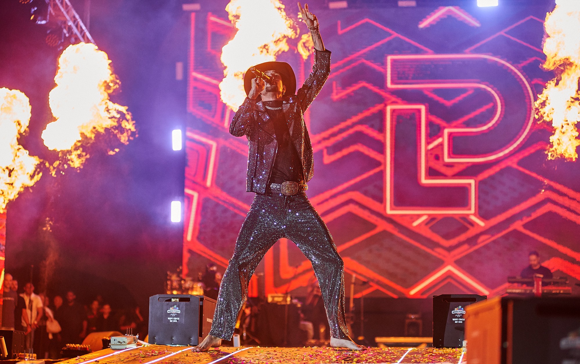 Luan Pereira supera problema técnico, faz farra com Ana Castela e vai ...