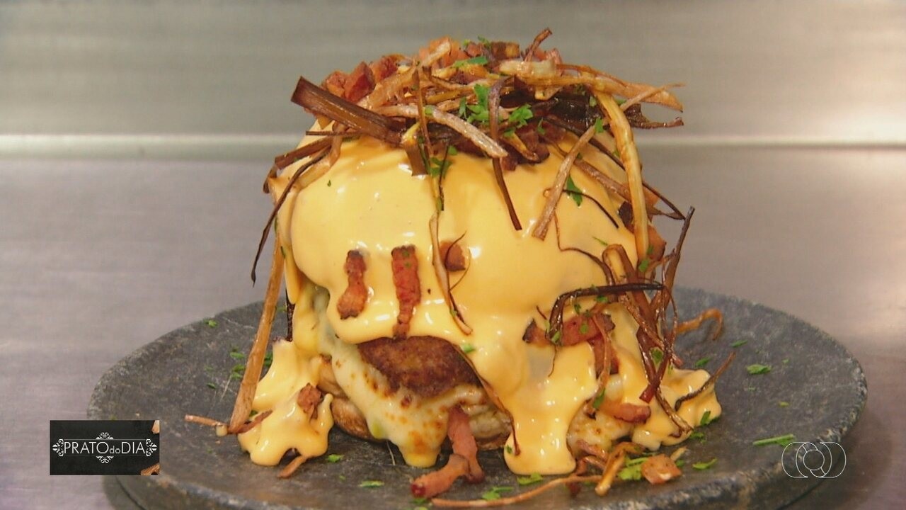 Hamburgão de cheddar: Prato do Dia ensina como fazer sanduíche suculento