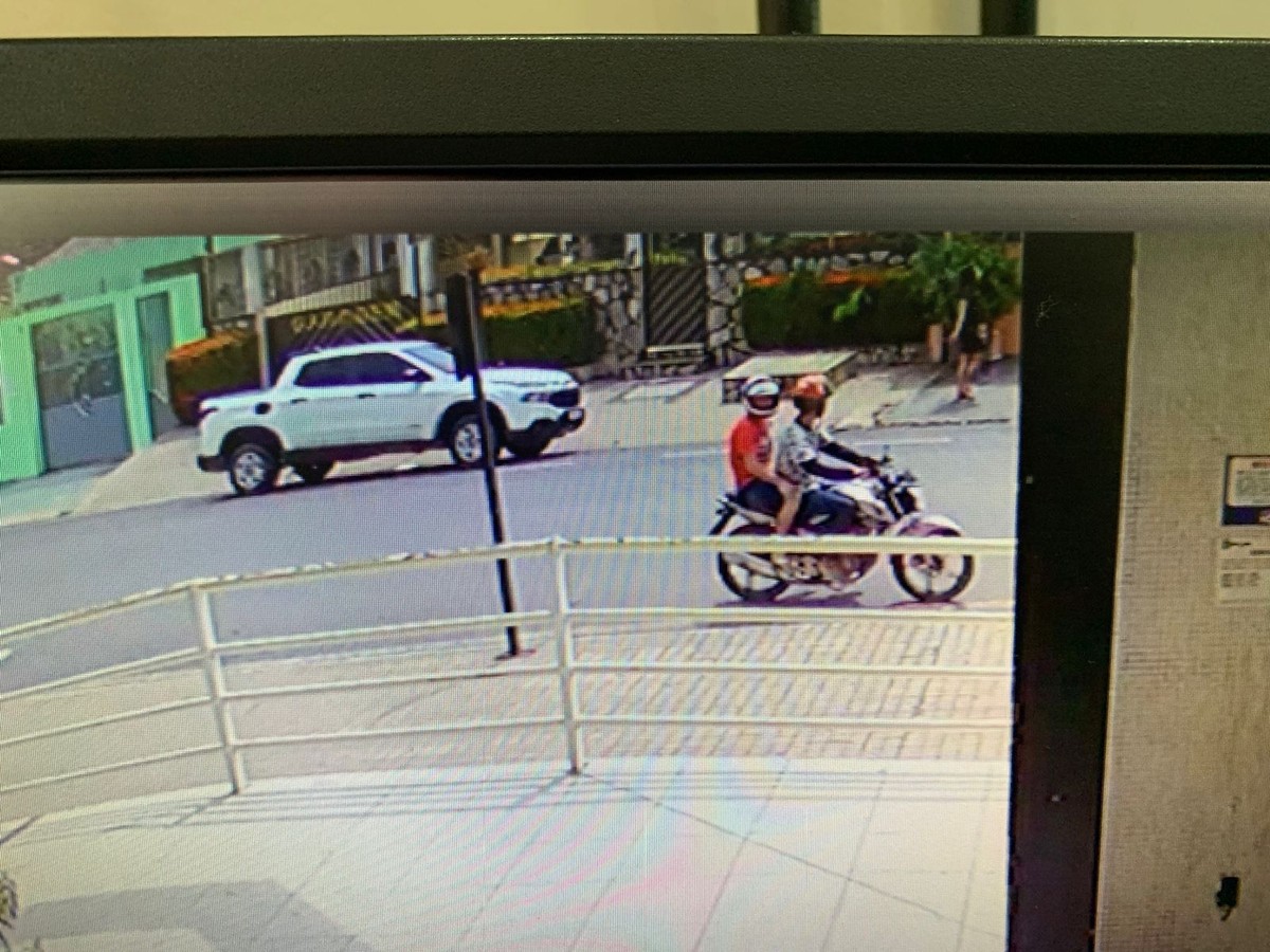 VÍDEO: câmera de segurança flagra assalto a policial que sacava ...