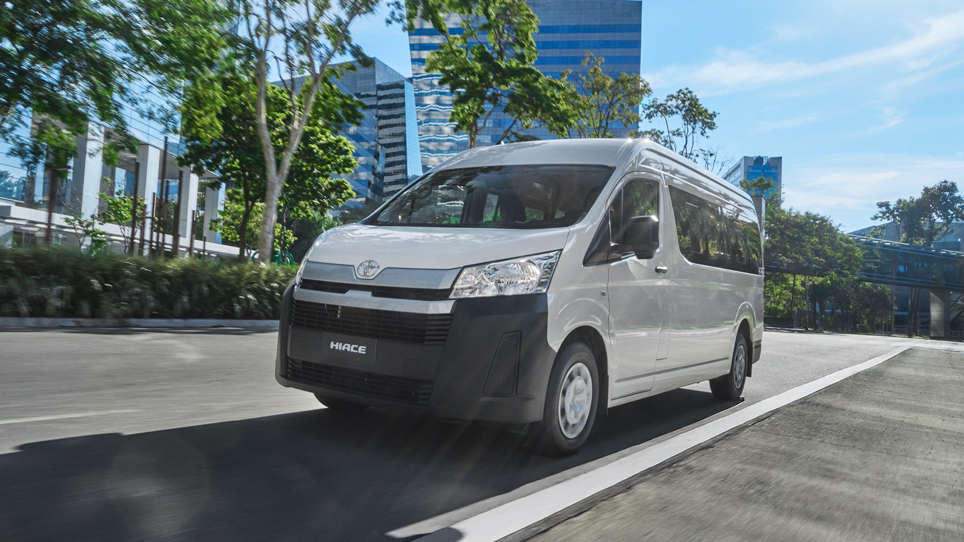Toyota apresenta sua primeira van no Brasil em ação com o Pequenas ...
