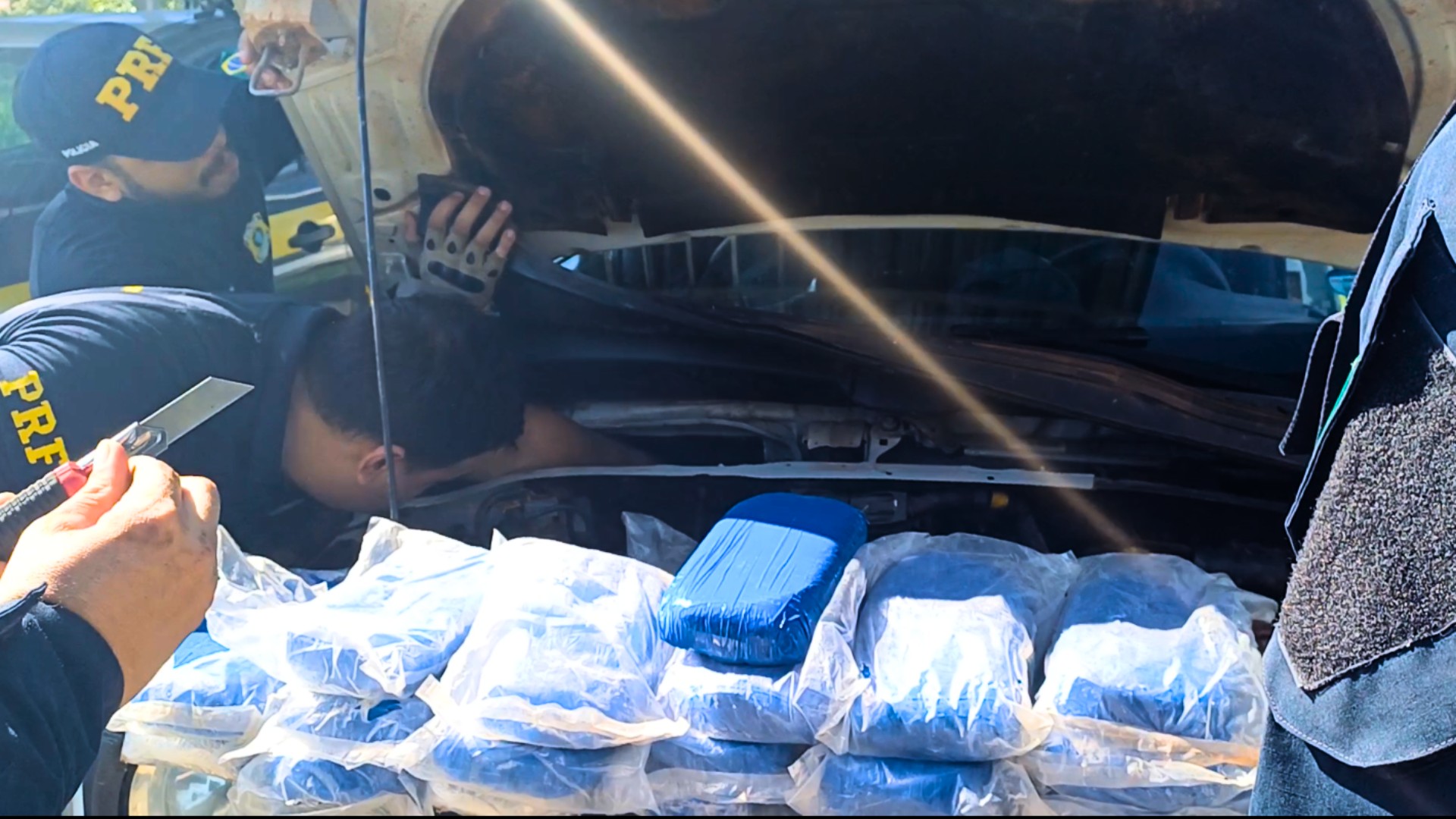 PRF apreende 40 kg de crack dentro de veículo na BR-135, em São Luís | G1