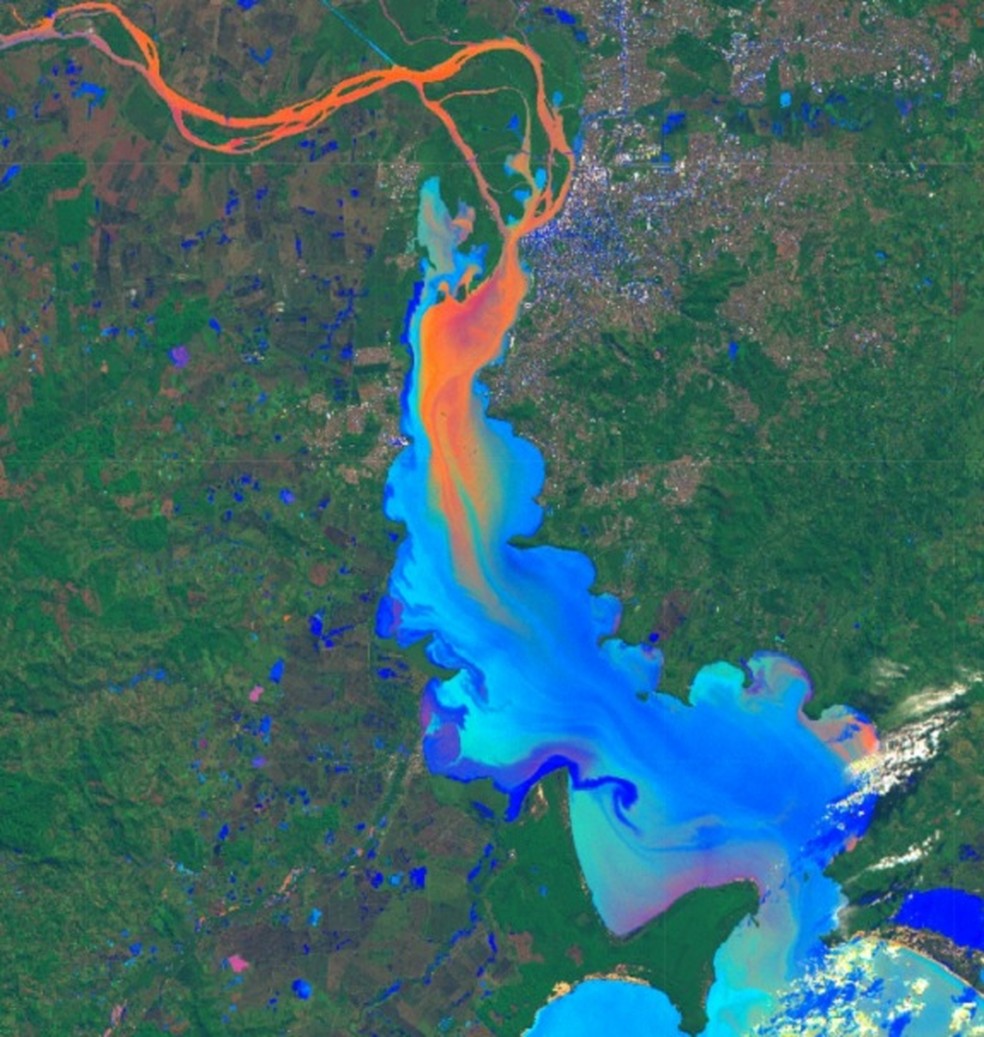 Antes e depois da chuva: imagens de satélite mostram sedimentos que ...