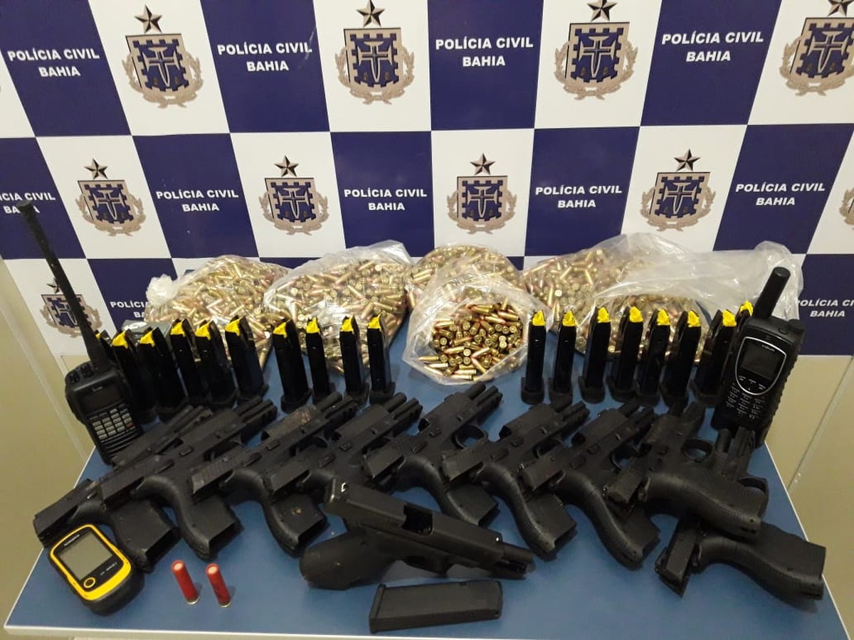 Dez Pistolas De Uso Restrito E Duas Mil Munições São Achadas Em Sítio