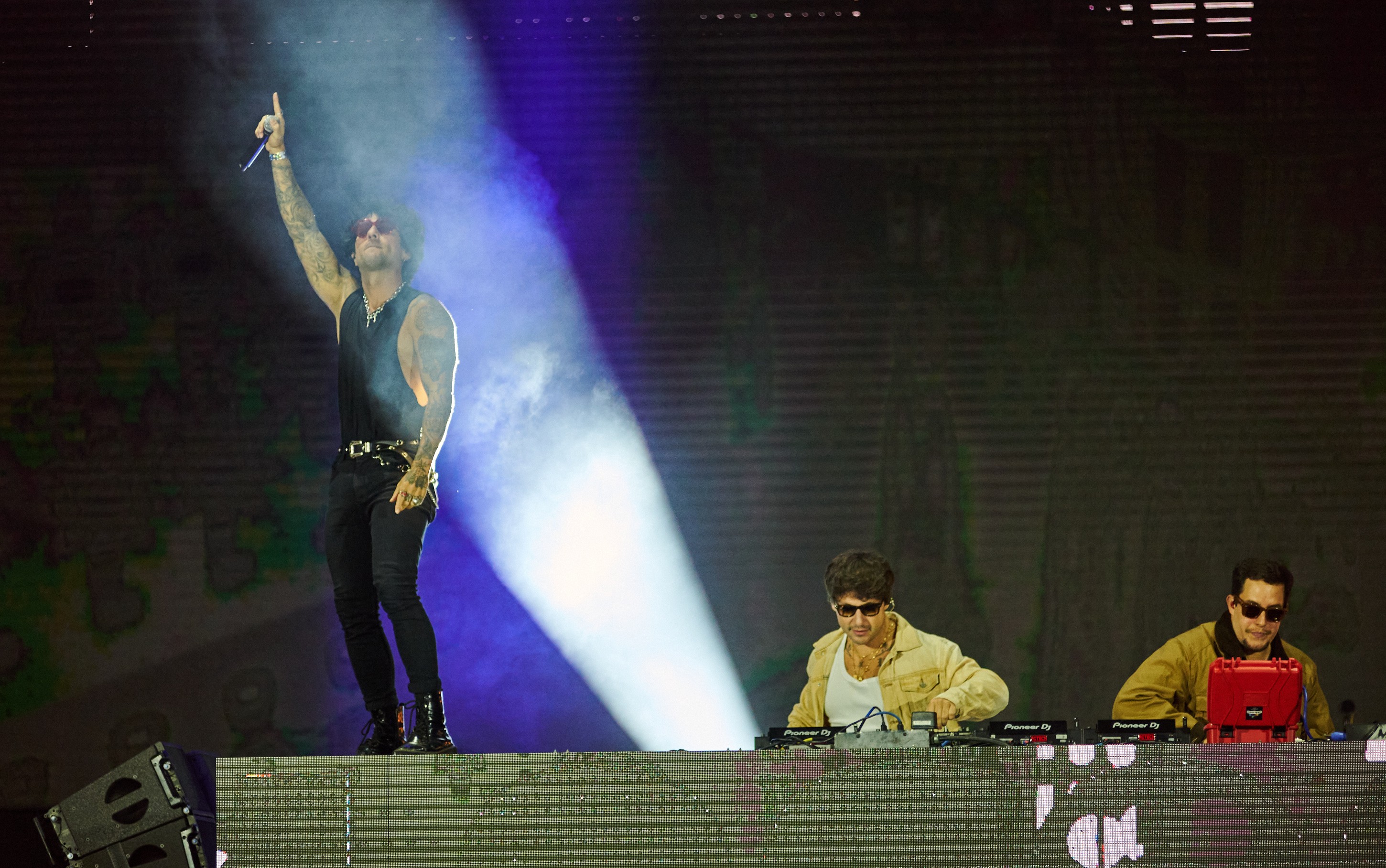 Locos Djs fazem balada até o sol nascer no rodeio de Ribeirão Preto, SP