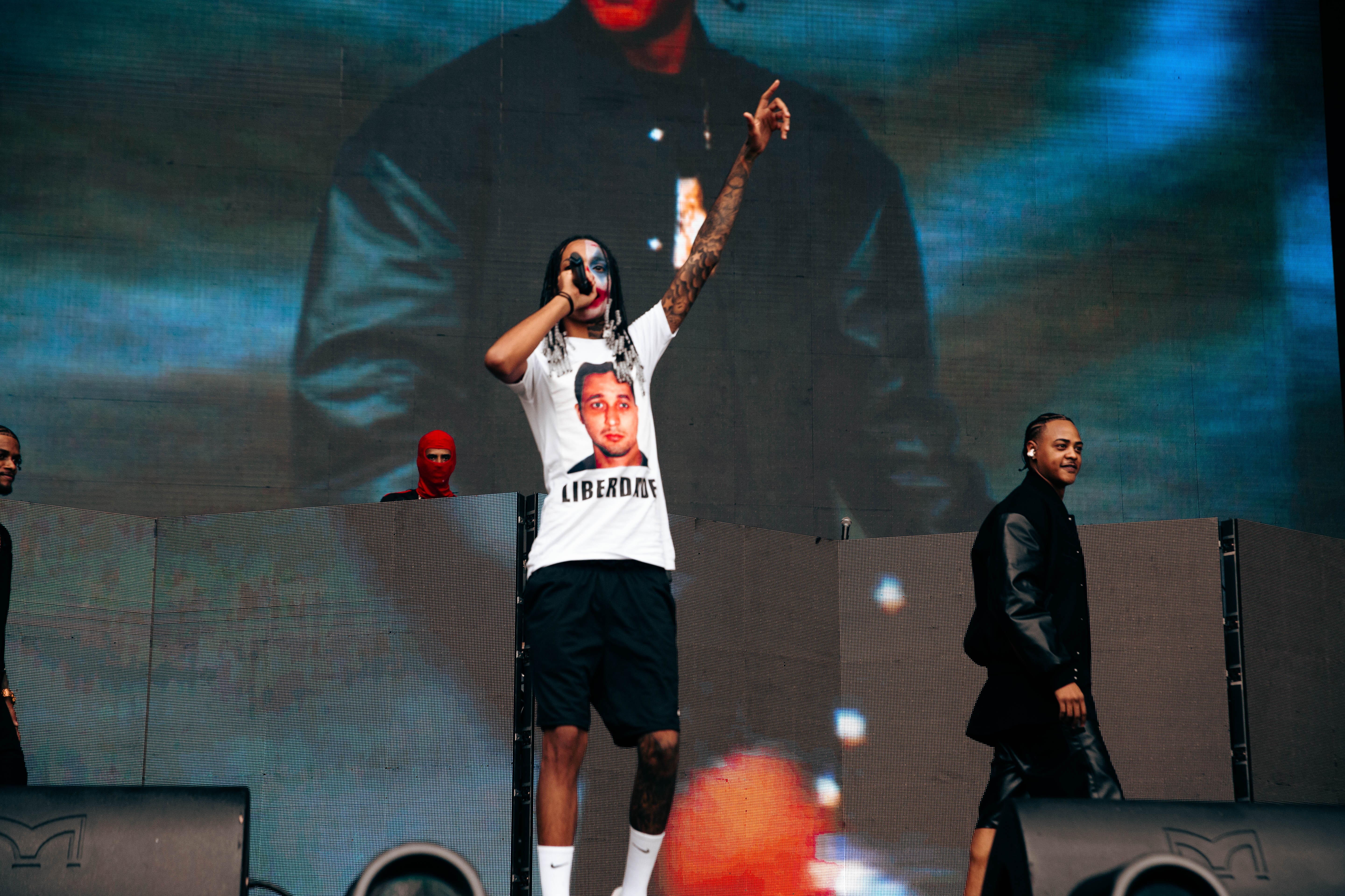 Quem é o rapper Oruam, alvo de projeto de lei para combater músicas com ...