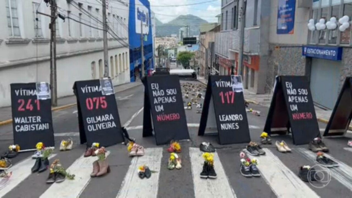 Incêndio da Boate Kiss completa onze anos com protestos e homenagens em ...