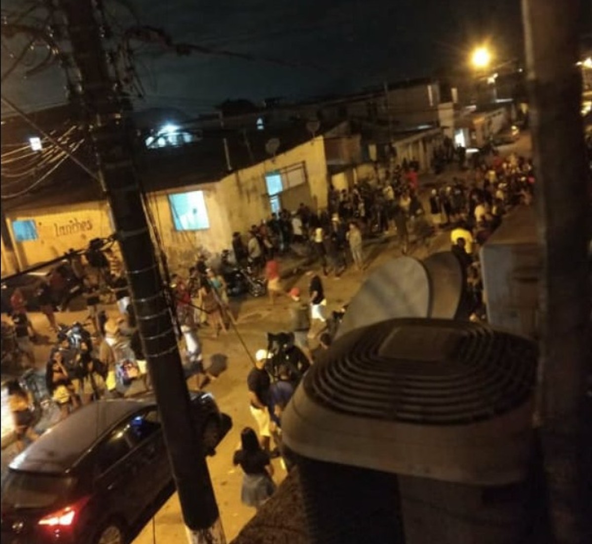 Baile funk reúne multidão em meio a quarentena no litoral de SP: 'Falta ...