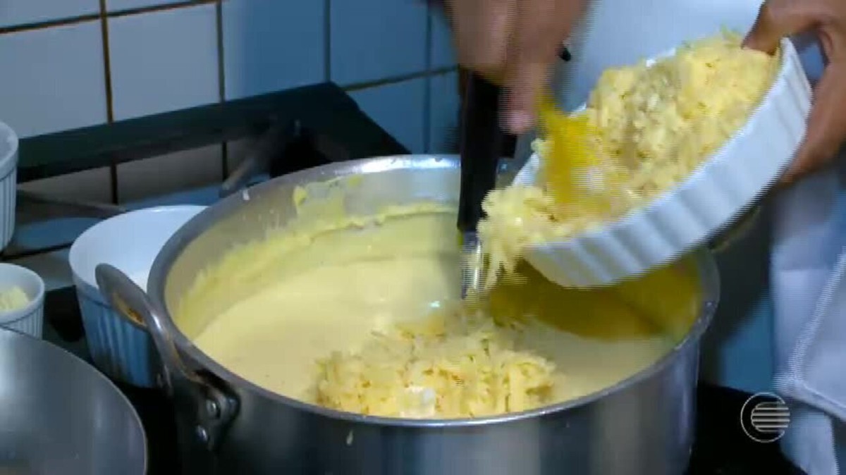 Aprenda a fazer um escondidinho de macaxeira com carne de sol para a festa junina | Piauí | G1