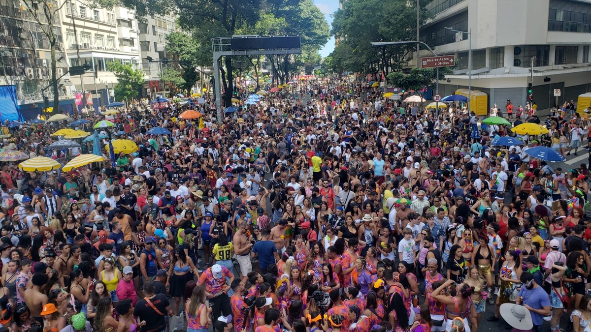 Com MCs e Ala do Passinho, bloco Funk You arrasta milhares de foliões ...