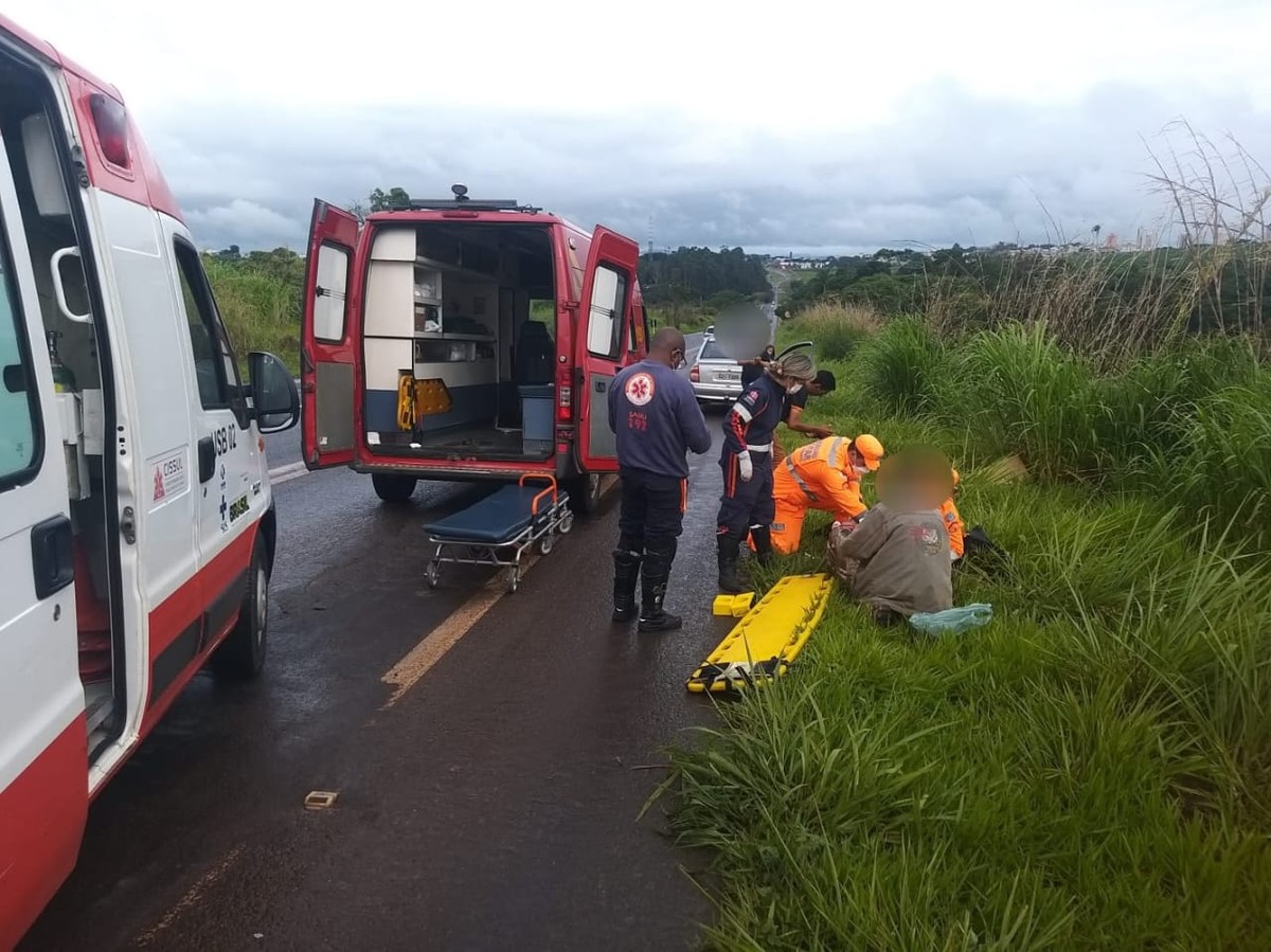 Homem é atropelado enquanto caminhava e motorista foge sem prestar socorro em Alfenas, MG | Sul ...