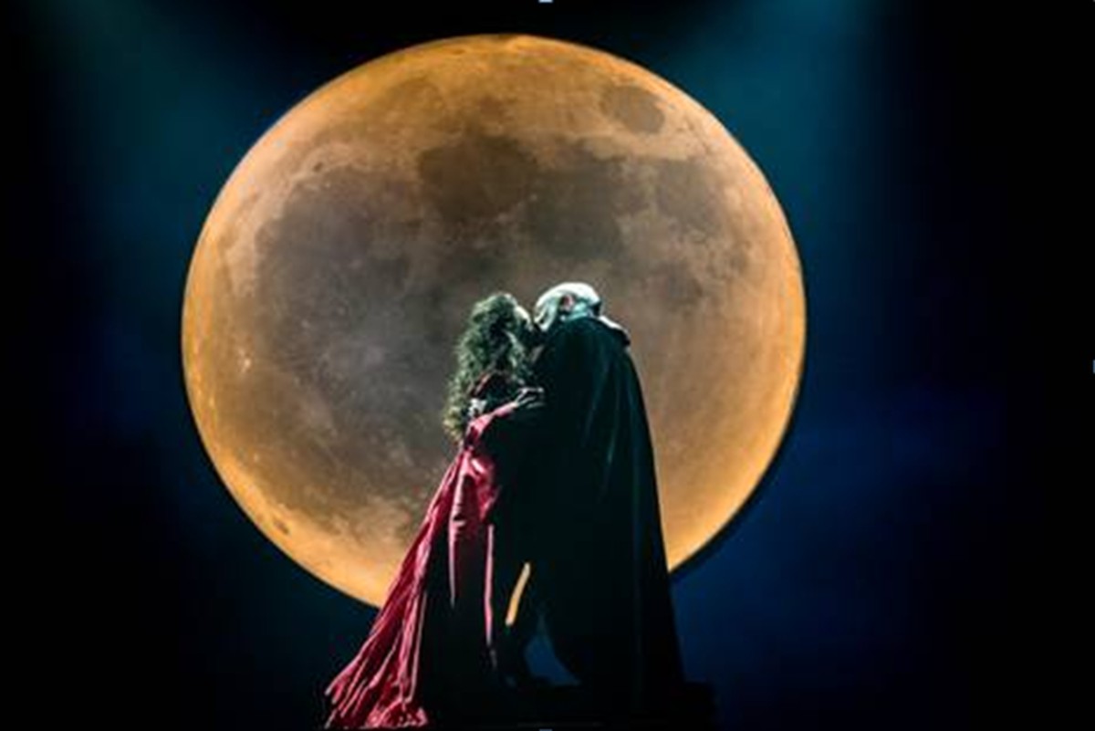 Ney Latorraca e Claudia Ohana estrelam 'Vamp, o musical' em Paulínia ...