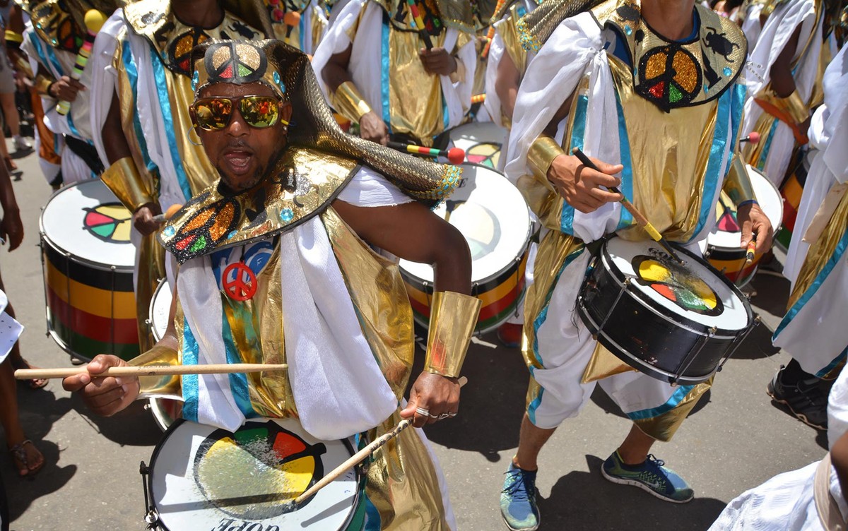 Olodum faz show no Pelourinho em comemoração aos 30 anos do Samba ...