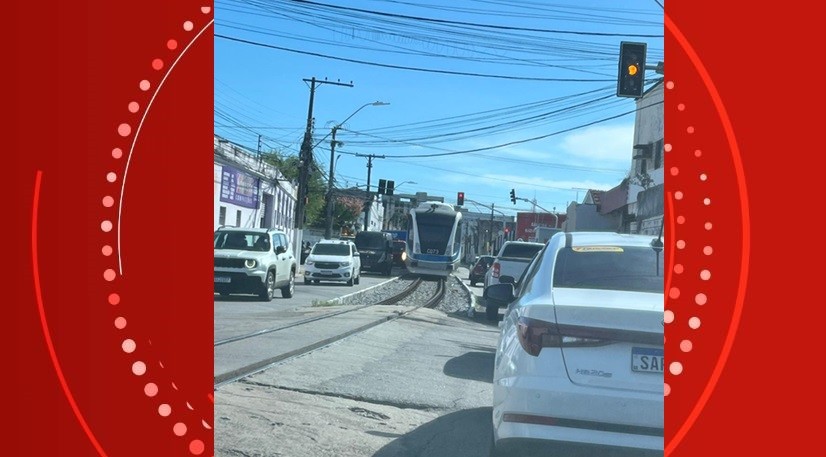 VLT quebra no meio de cruzamento no Centro de Maceió | G1