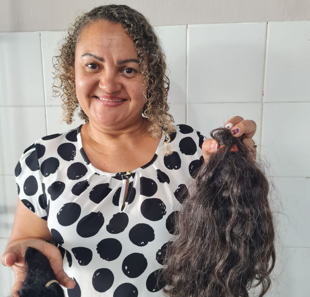 Corte gratuito estimula doação de cabelos para pessoas com câncer em ...