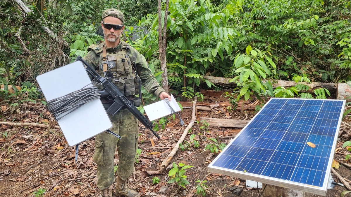 Garimpeiros voltam a operar e tem até internet via satélite em umas das ...
